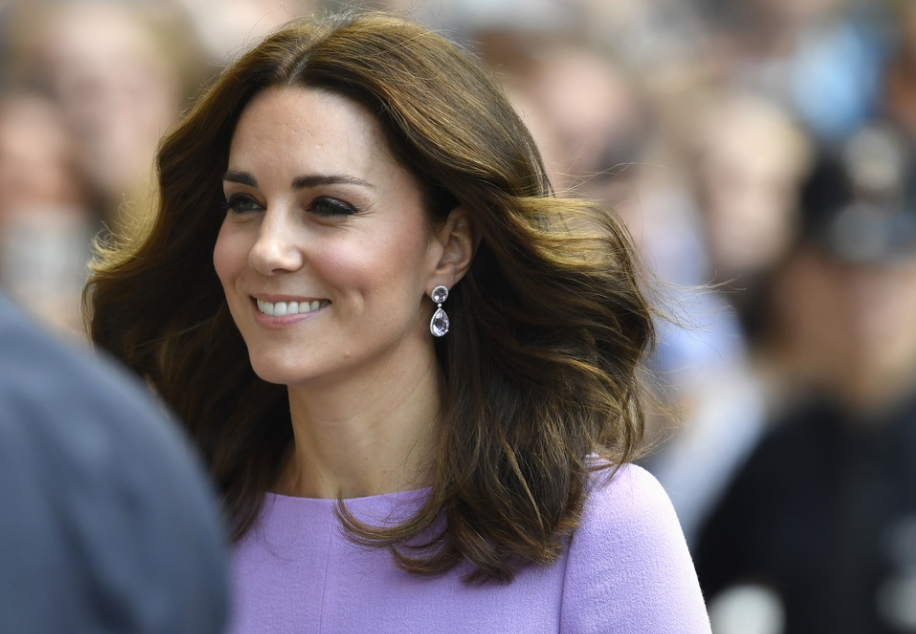 kate-hambourg-robe-lilas – Dans le boudoir de Kate Middleton