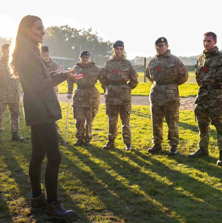 Kate rend hommage aux armées – Dans le boudoir de Kate Middleton