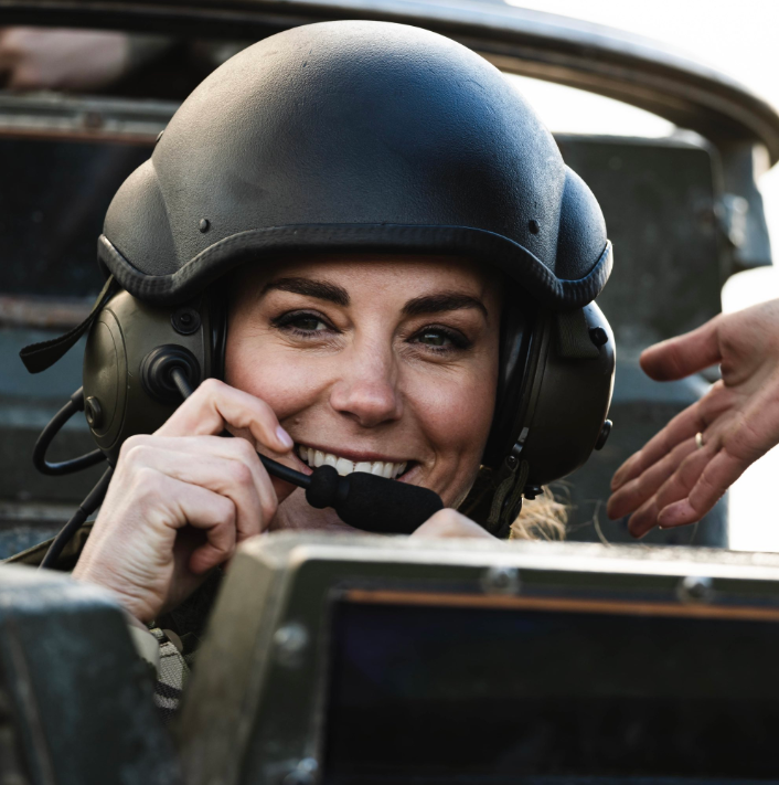 Kate rend hommage aux armées – Dans le boudoir de Kate Middleton